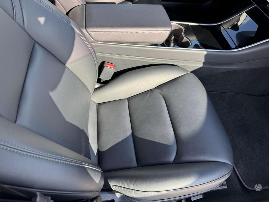 White Tesla Model 3 2019 in Vilnius, with an engine capacity of 0.00 L and mileage of 94 thousand km for 20500 €, photo 29 on AUTOMOTO.COM.LV