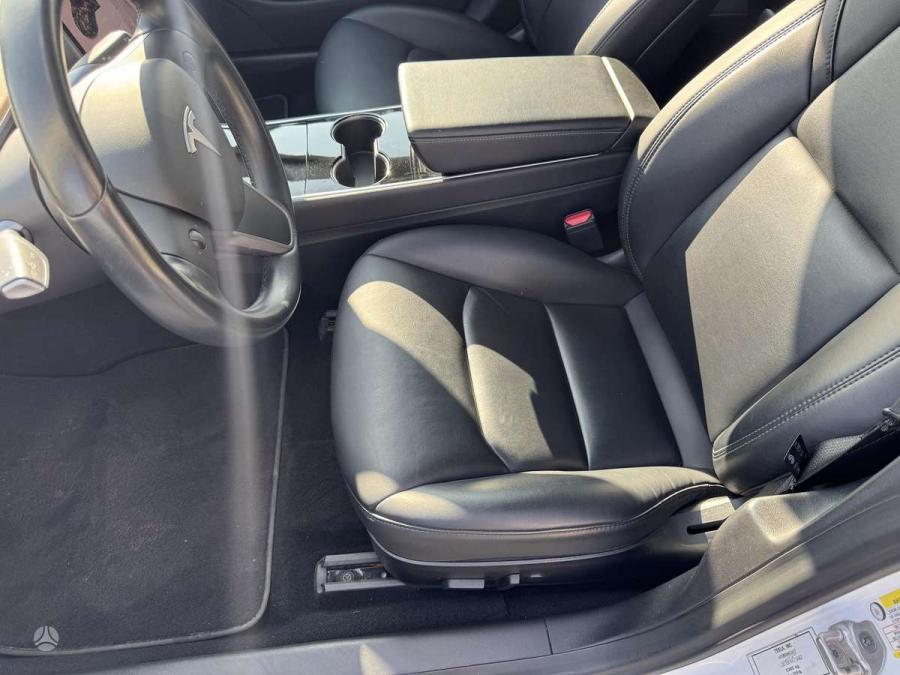 White Tesla Model 3 2019 in Vilnius, with an engine capacity of 0.00 L and mileage of 94 thousand km for 20500 €, photo 30 on AUTOMOTO.COM.LV