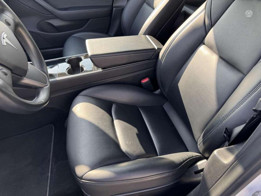 White Tesla Model 3 2019 in Vilnius, with an engine capacity of 0.00 L and mileage of 94 thousand km for 20500 €, photo 31 on AUTOMOTO.COM.LV