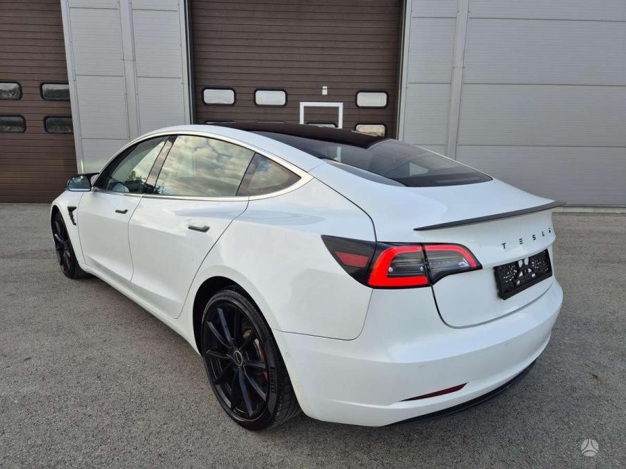 Balts Tesla Model 3 2019 Mažeikiai, ar dzinēja tilpumu 0.00 L un nobraukumu 178 tūkst. km par 13400 €, foto 4 vietnē AUTOMOTO.COM.LV