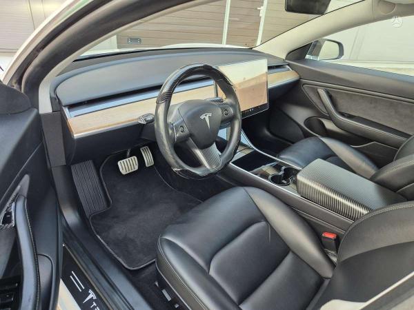 Тесла Модель 3 2019 в Мажейкяй на AUTOMOTO.COM.LV Белый Тесла Модель 3 2019 в Мажейкяй, объемом двигателя 0.00 л и пробегом 178 тыс. км за 13400 €, фото 8 на AUTOMOTO.COM.LV