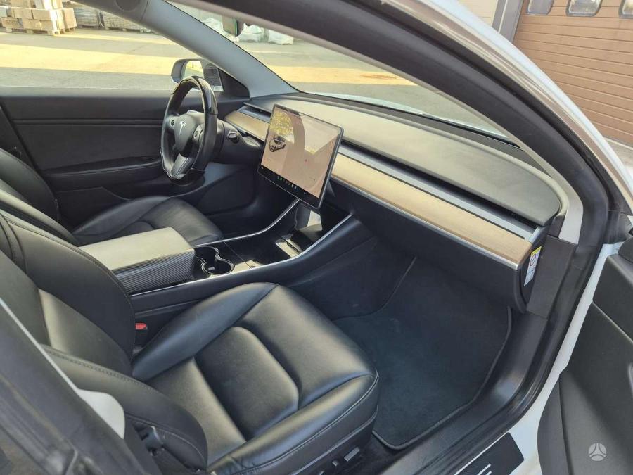 Balts Tesla Model 3 2019 Mažeikiai, ar dzinēja tilpumu 0.00 L un nobraukumu 178 tūkst. km par 13400 €, foto 12 vietnē AUTOMOTO.COM.LV