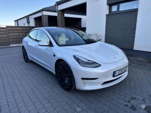 White Tesla Model 3 2019 in Vilnius, with an engine capacity of 0.00 L and mileage of 247 thousand km for 18200 €, photo 5 on AUTOMOTO.COM.LV