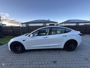 White Tesla Model 3 2019 in Vilnius, with an engine capacity of 0.00 L and mileage of 247 thousand km for 18200 €, photo 6 on AUTOMOTO.COM.LV