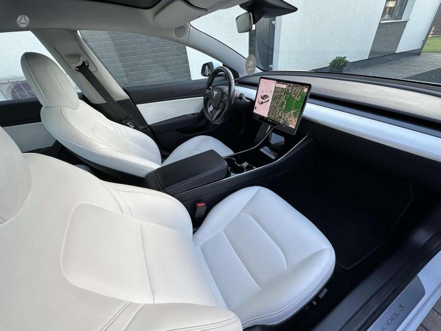 White Tesla Model 3 2019 in Vilnius, with an engine capacity of 0.00 L and mileage of 247 thousand km for 18200 €, photo 12 on AUTOMOTO.COM.LV