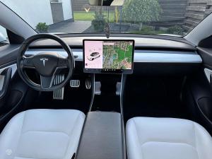 White Tesla Model 3 2019 in Vilnius, with an engine capacity of 0.00 L and mileage of 247 thousand km for 18200 €, photo 13 on AUTOMOTO.COM.LV