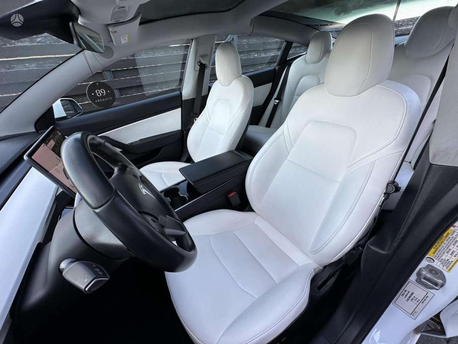 White Tesla Model 3 2019 in Vilnius, with an engine capacity of 0.00 L and mileage of 247 thousand km for 18200 €, photo 14 on AUTOMOTO.COM.LV