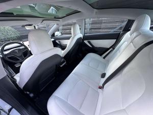 White Tesla Model 3 2019 in Vilnius, with an engine capacity of 0.00 L and mileage of 247 thousand km for 18200 €, photo 15 on AUTOMOTO.COM.LV