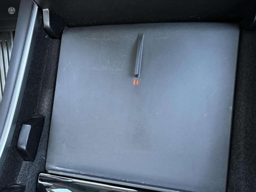 White Tesla Model 3 2019 in Vilnius, with an engine capacity of 0.00 L and mileage of 247 thousand km for 18200 €, photo 28 on AUTOMOTO.COM.LV