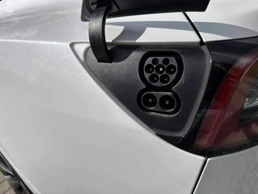 White Tesla Model 3 2019 in Vilnius, with an engine capacity of 0.00 L and mileage of 247 thousand km for 18200 €, photo 31 on AUTOMOTO.COM.LV