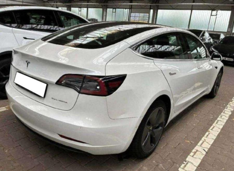 Balts Tesla Model 3 2020 Šauļi, ar dzinēja tilpumu 0.00 L un nobraukumu 75 tūkst. km par 19900 €, foto 2 vietnē AUTOMOTO.COM.LV
