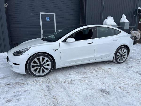 White Tesla Model 3 2020 in Alytus, with an engine capacity of 0.00 L and mileage of 99 thousand km for 10400 €, photo 3 on AUTOMOTO.COM.LV