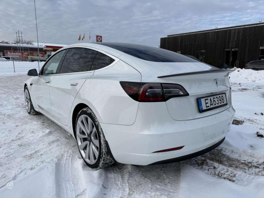 Balts Tesla Model 3 2020 Klaipėda, ar dzinēja tilpumu 0.00 L un nobraukumu 104 tūkst. km par 9199 €, foto 3 vietnē AUTOMOTO.COM.LV