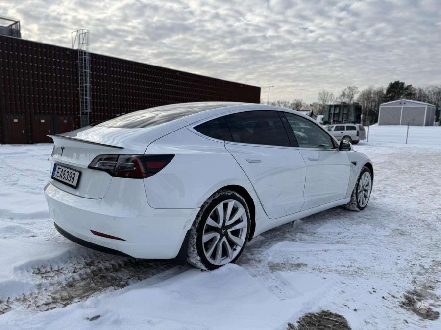 Balts Tesla Model 3 2020 Klaipėda, ar dzinēja tilpumu 0.00 L un nobraukumu 104 tūkst. km par 9199 €, foto 4 vietnē AUTOMOTO.COM.LV