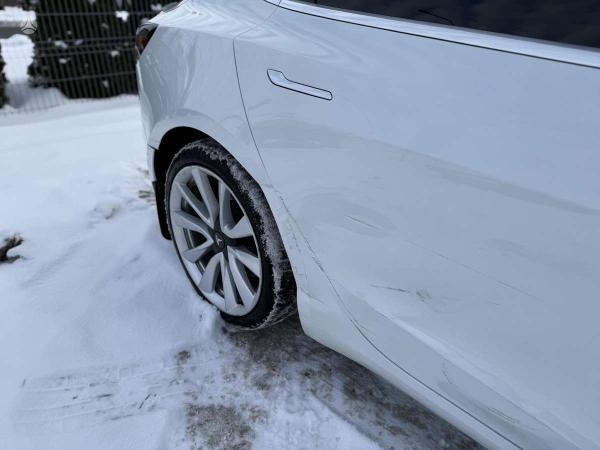 Белый Тесла Модель 3 2020 в Клайпеда, объемом двигателя 0.00 л и пробегом 104 тыс. км за 9199 €, фото 11 на AUTOMOTO.COM.LV