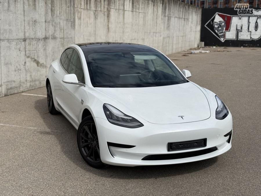 White Tesla Model 3 2020 in Vilnius, with an engine capacity of 0.00 L and mileage of 171 thousand km for 17200 €, photo 1 on AUTOMOTO.COM.LV