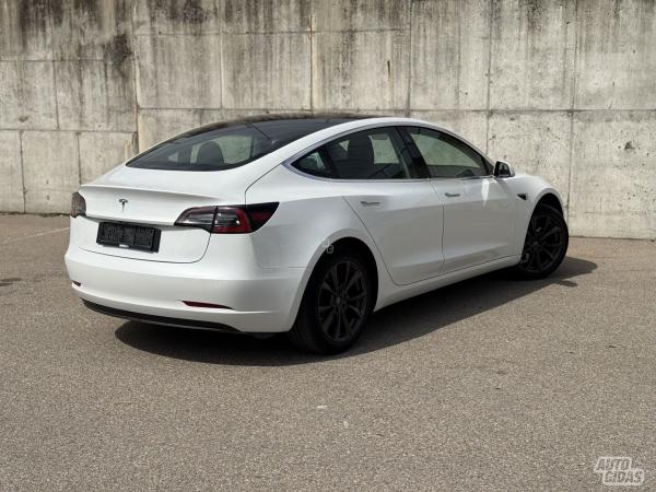 White Tesla Model 3 2020 in Vilnius, with an engine capacity of 0.00 L and mileage of 171 thousand km for 17200 €, photo 4 on AUTOMOTO.COM.LV