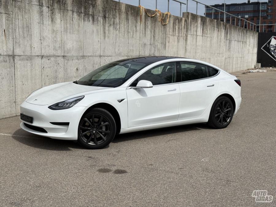 White Tesla Model 3 2020 in Vilnius, with an engine capacity of 0.00 L and mileage of 171 thousand km for 17200 €, photo 7 on AUTOMOTO.COM.LV