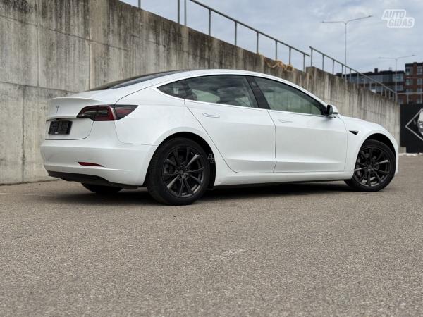 White Tesla Model 3 2020 in Vilnius, with an engine capacity of 0.00 L and mileage of 171 thousand km for 17200 €, photo 7 on AUTOMOTO.COM.LV