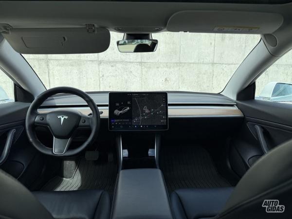 White Tesla Model 3 2020 in Vilnius, with an engine capacity of 0.00 L and mileage of 171 thousand km for 17200 €, photo 9 on AUTOMOTO.COM.LV