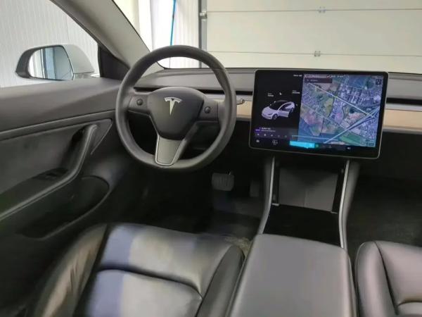 Белый Тесла Модель 3 2020 в Рига, объемом двигателя 0.00 л и пробегом 108 тыс. км за 16950 €, фото 5 на AUTOMOTO.COM.LV