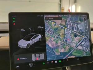 White Tesla Model 3 2020 in Riga, with an engine capacity of 0.00 L and mileage of 108 thousand km for 16950 €, photo 10 on AUTOMOTO.COM.LV