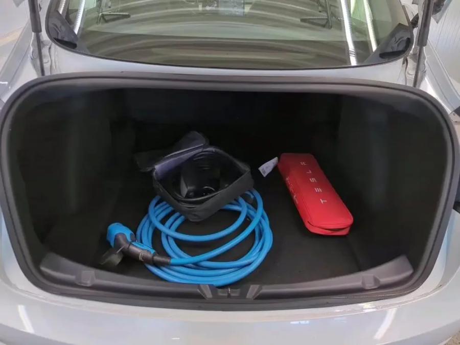 White Tesla Model 3 2020 in Riga, with an engine capacity of 0.00 L and mileage of 108 thousand km for 16950 €, photo 11 on AUTOMOTO.COM.LV