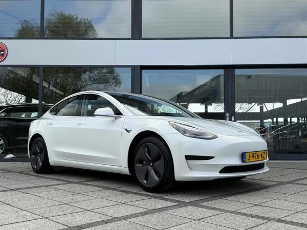 Белый Тесла Модель 3 2020 в Рига, объемом двигателя 0.00 л и пробегом 150 тыс. км за 15505 €, фото 1 на AUTOMOTO.COM.LV