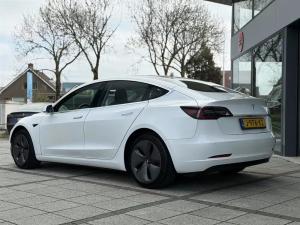 White Tesla Model 3 2020 in Riga, with an engine capacity of 0.00 L and mileage of 150 thousand km for 15505 €, photo 4 on AUTOMOTO.COM.LV