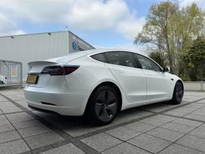 White Tesla Model 3 2020 in Riga, with an engine capacity of 0.00 L and mileage of 150 thousand km for 15505 €, photo 5 on AUTOMOTO.COM.LV