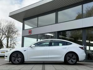 White Tesla Model 3 2020 in Riga, with an engine capacity of 0.00 L and mileage of 150 thousand km for 15505 €, photo 6 on AUTOMOTO.COM.LV