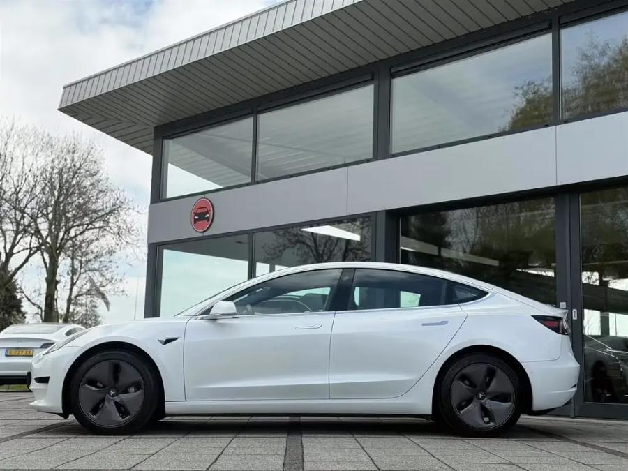 White Tesla Model 3 2020 in Riga, with an engine capacity of 0.00 L and mileage of 150 thousand km for 15505 €, photo 6 on AUTOMOTO.COM.LV