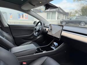 White Tesla Model 3 2020 in Riga, with an engine capacity of 0.00 L and mileage of 150 thousand km for 15505 €, photo 7 on AUTOMOTO.COM.LV