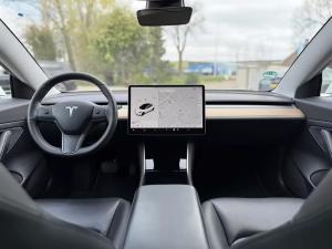 White Tesla Model 3 2020 in Riga, with an engine capacity of 0.00 L and mileage of 150 thousand km for 15505 €, photo 9 on AUTOMOTO.COM.LV