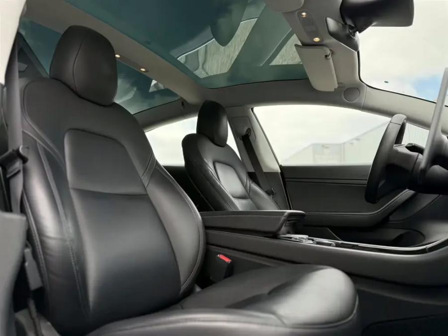 White Tesla Model 3 2020 in Riga, with an engine capacity of 0.00 L and mileage of 150 thousand km for 15505 €, photo 11 on AUTOMOTO.COM.LV