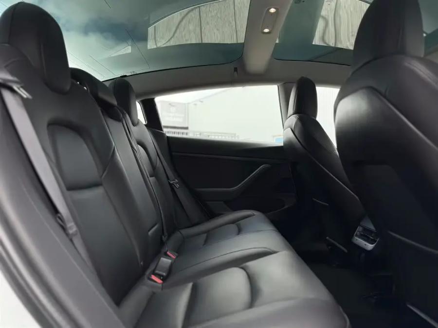 White Tesla Model 3 2020 in Riga, with an engine capacity of 0.00 L and mileage of 150 thousand km for 15505 €, photo 12 on AUTOMOTO.COM.LV