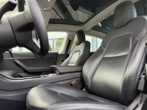 White Tesla Model 3 2020 in Riga, with an engine capacity of 0.00 L and mileage of 150 thousand km for 15505 €, photo 13 on AUTOMOTO.COM.LV
