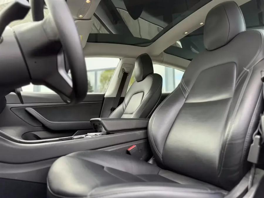 White Tesla Model 3 2020 in Riga, with an engine capacity of 0.00 L and mileage of 150 thousand km for 15505 €, photo 13 on AUTOMOTO.COM.LV