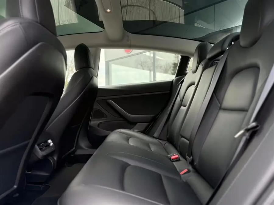 White Tesla Model 3 2020 in Riga, with an engine capacity of 0.00 L and mileage of 150 thousand km for 15505 €, photo 14 on AUTOMOTO.COM.LV