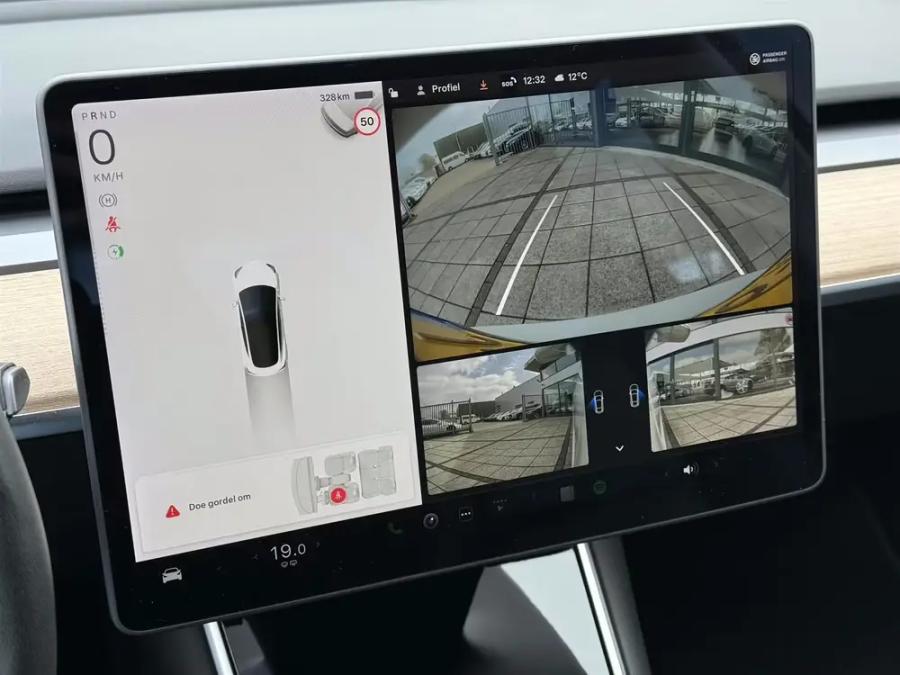 White Tesla Model 3 2020 in Riga, with an engine capacity of 0.00 L and mileage of 150 thousand km for 15505 €, photo 16 on AUTOMOTO.COM.LV