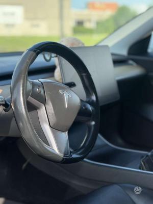 White Tesla Model 3 2020 in Kaunas, with an engine capacity of 0.00 L and mileage of 144 thousand km for 17999 €, photo 3 on AUTOMOTO.COM.LV