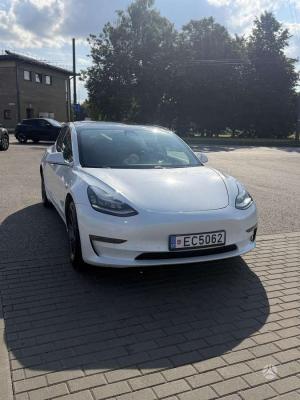 White Tesla Model 3 2020 in Kaunas, with an engine capacity of 0.00 L and mileage of 144 thousand km for 17999 €, photo 8 on AUTOMOTO.COM.LV