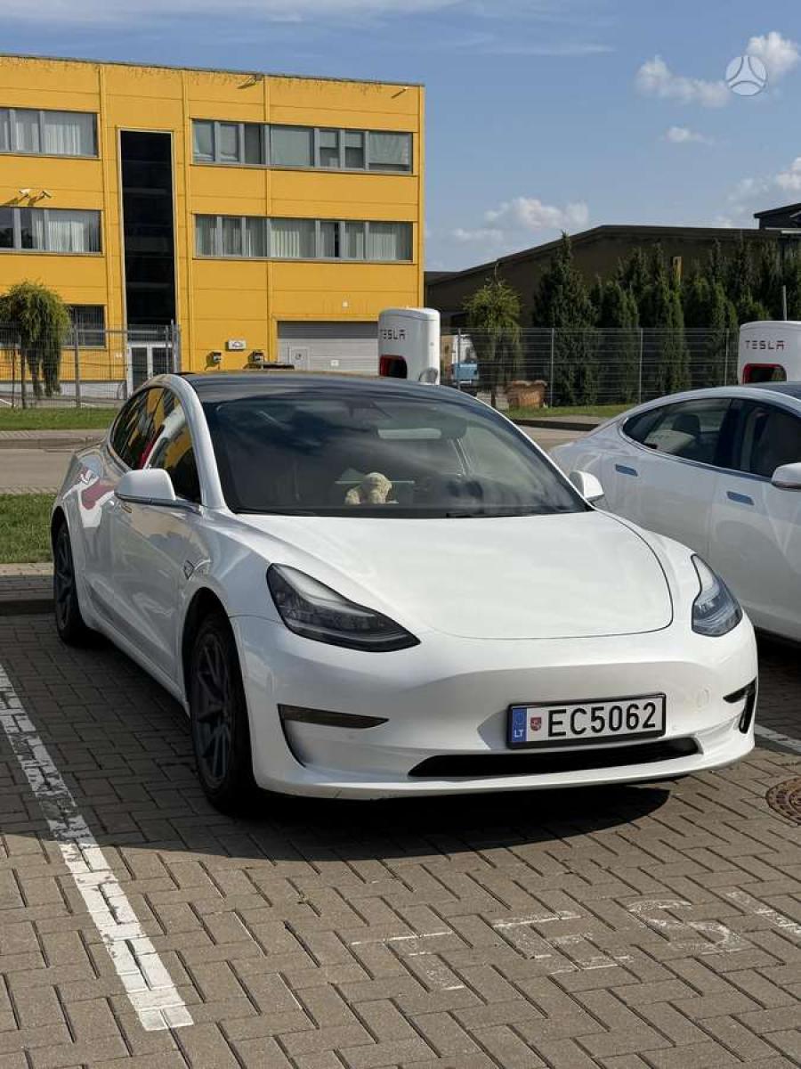 White Tesla Model 3 2020 in Kaunas, with an engine capacity of 0.00 L and mileage of 144 thousand km for 17999 €, photo 11 on AUTOMOTO.COM.LV