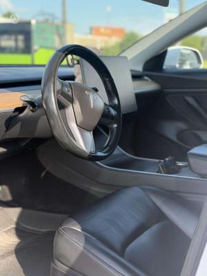 White Tesla Model 3 2020 in Kaunas, with an engine capacity of 0.00 L and mileage of 144 thousand km for 17999 €, photo 14 on AUTOMOTO.COM.LV
