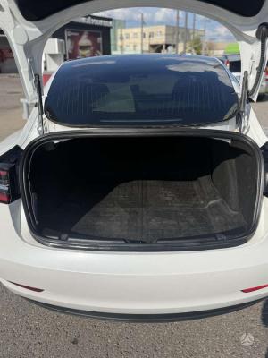 White Tesla Model 3 2020 in Kaunas, with an engine capacity of 0.00 L and mileage of 144 thousand km for 17999 €, photo 15 on AUTOMOTO.COM.LV