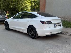 White Tesla Model 3 2020 in Kaunas, with an engine capacity of 0.00 L and mileage of 144 thousand km for 17999 €, photo 17 on AUTOMOTO.COM.LV