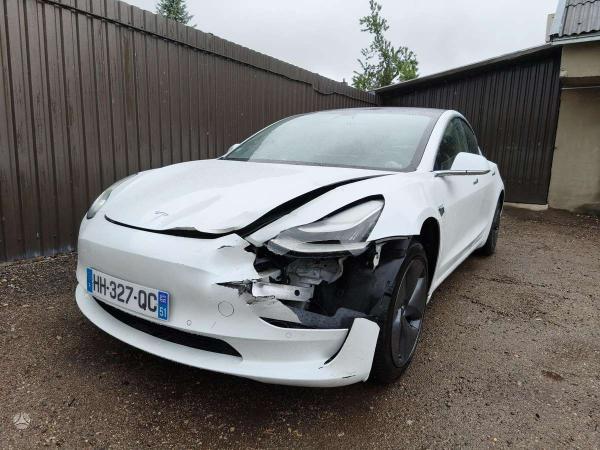 Balts Tesla Model 3 2020 Kauņa, ar dzinēja tilpumu 0.00 L un nobraukumu 101 tūkst. km par 11700 €, foto 3 vietnē AUTOMOTO.COM.LV