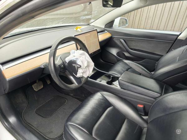 Balts Tesla Model 3 2020 Kauņa, ar dzinēja tilpumu 0.00 L un nobraukumu 101 tūkst. km par 11700 €, foto 9 vietnē AUTOMOTO.COM.LV