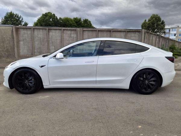 White Tesla Model 3 2020 in Mazeikiai, with an engine capacity of 0.00 L and mileage of 201 thousand km for 13400 €, photo 2 on AUTOMOTO.COM.LV