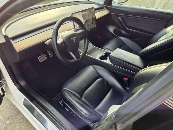 White Tesla Model 3 2020 in Mazeikiai, with an engine capacity of 0.00 L and mileage of 201 thousand km for 13400 €, photo 7 on AUTOMOTO.COM.LV